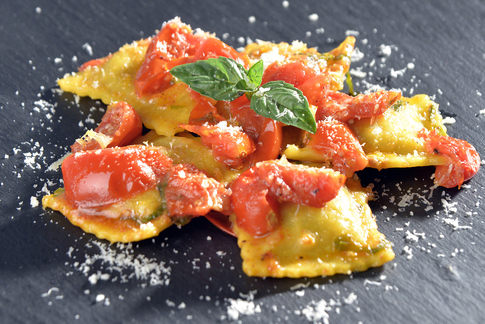 I ravioli? Allora è festa. Una storia di cucina: il gusto di provare ...